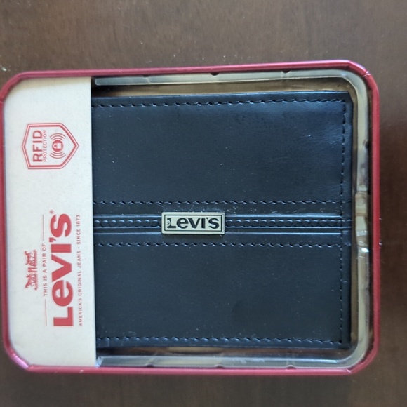 Levi's | Bags | Levis Mens Genuine Leather Rfidblocking Trifold Wallet ...